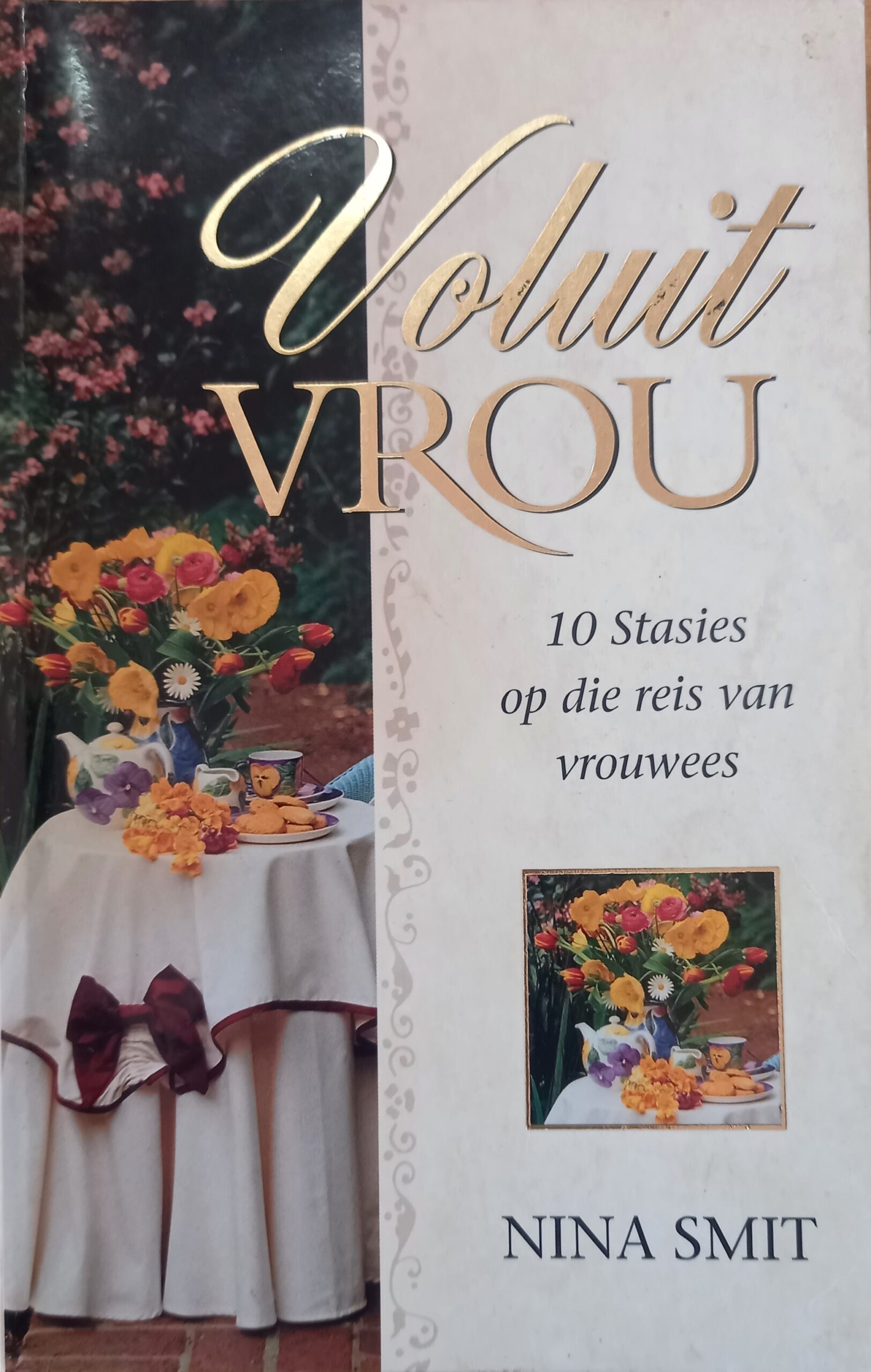 Voluit vrou: 10 Stasies opf reis van vrouwees /Smit, Nina – Kakkerlak Boekhandelaars